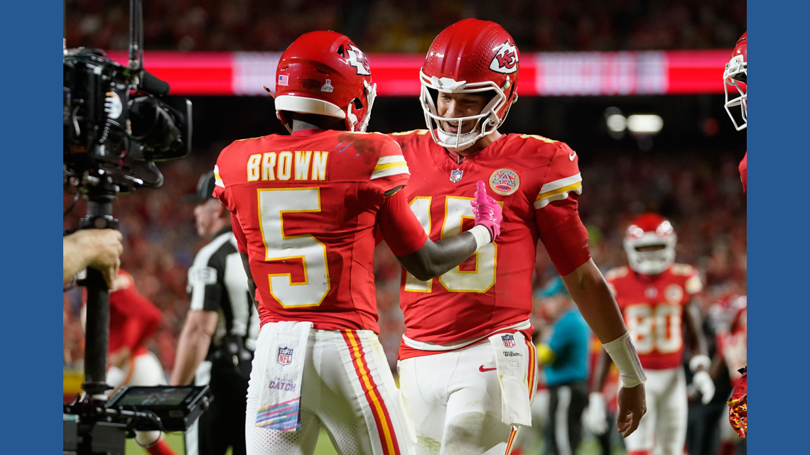 Mahomes leads the Chiefs to a 30-17 victory over Lions, and a fistfight ...