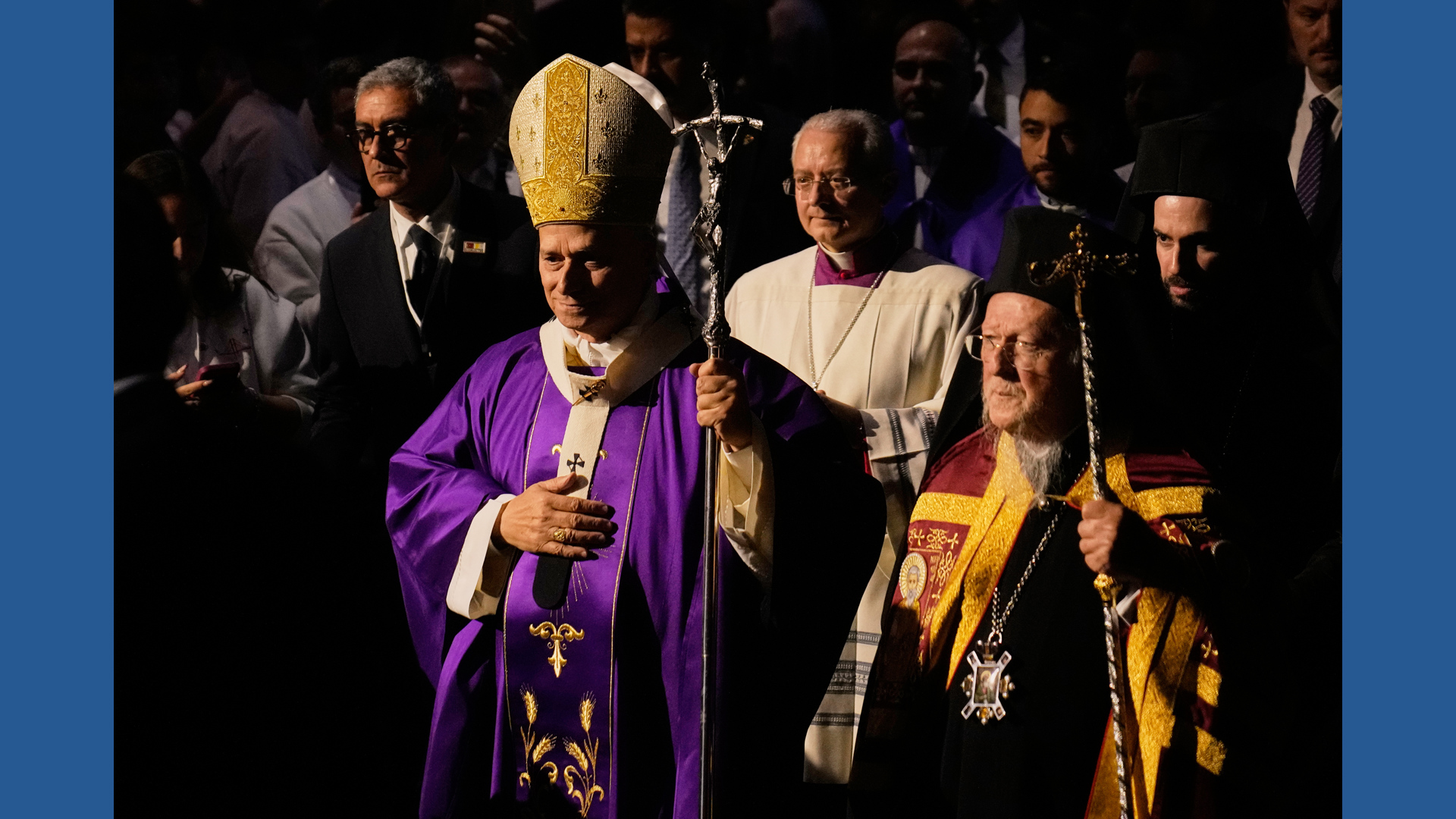 Pope visits Istanbul's Blue Mosque without praying as he focuses on ...