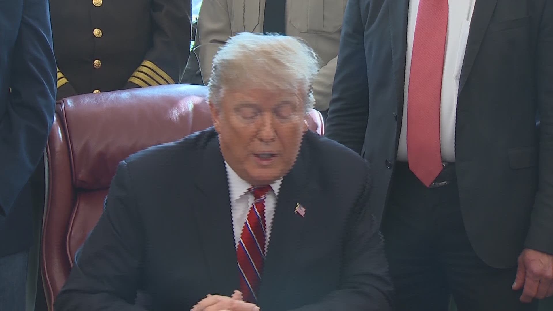 Trump vetoes Congress' measure blocking his border emergency | wgrz.com