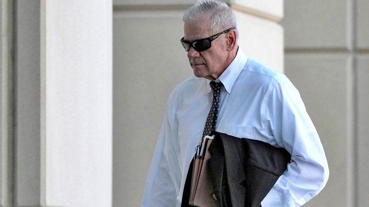 Federal prosecutor offers business card in DUI arrest: Body cam | wgrz.com