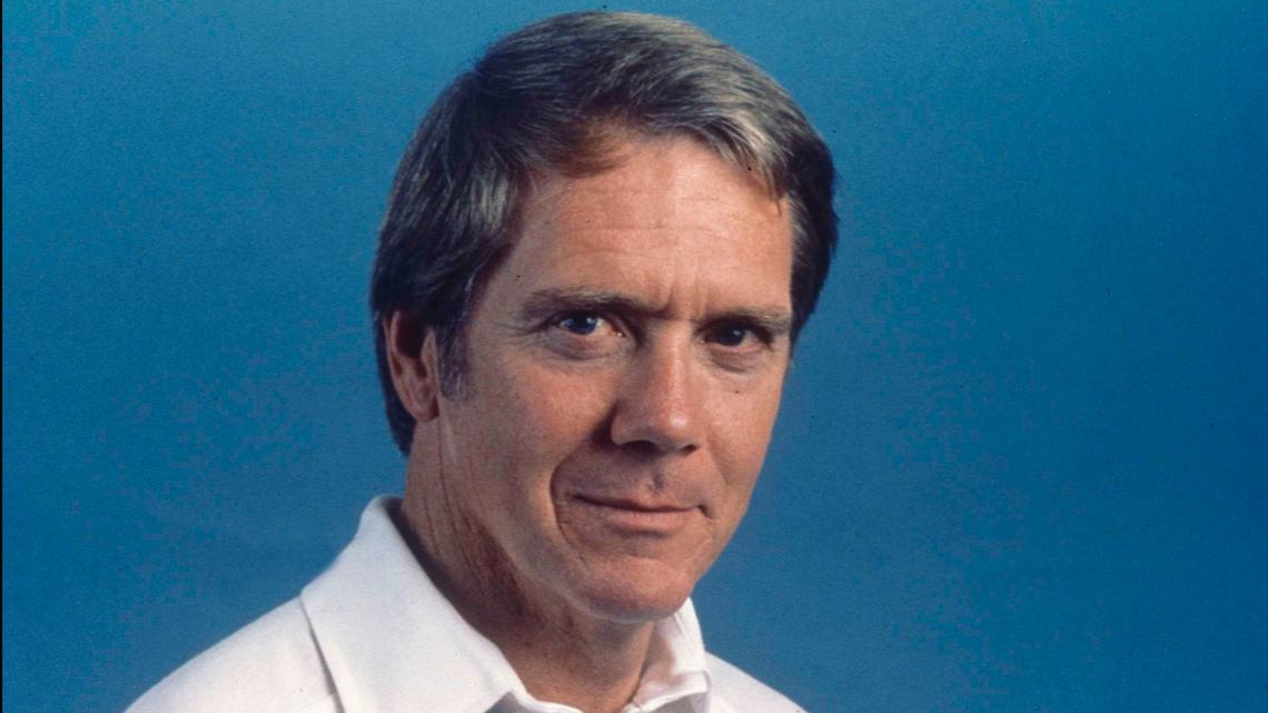Raymond Berry, Hall of Fame wide receiver and NFL coach, dies at age 93 ...