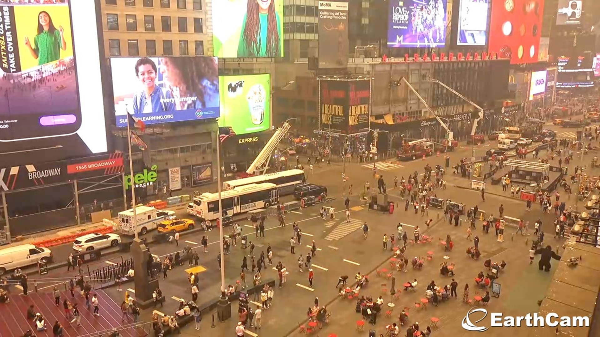 Photos: Wildfire smoke engulfs NYC in orange haze | wgrz.com