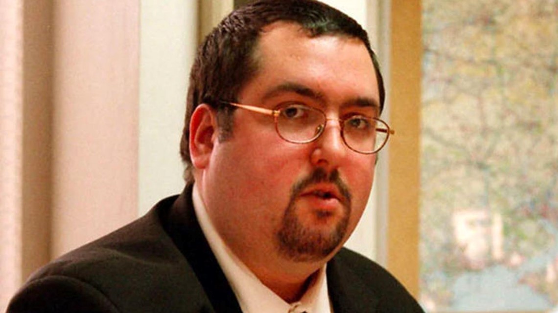 'The Office' UK Star Ewen MacIntosh Dead at 50, Ricky Gervais Pays ...