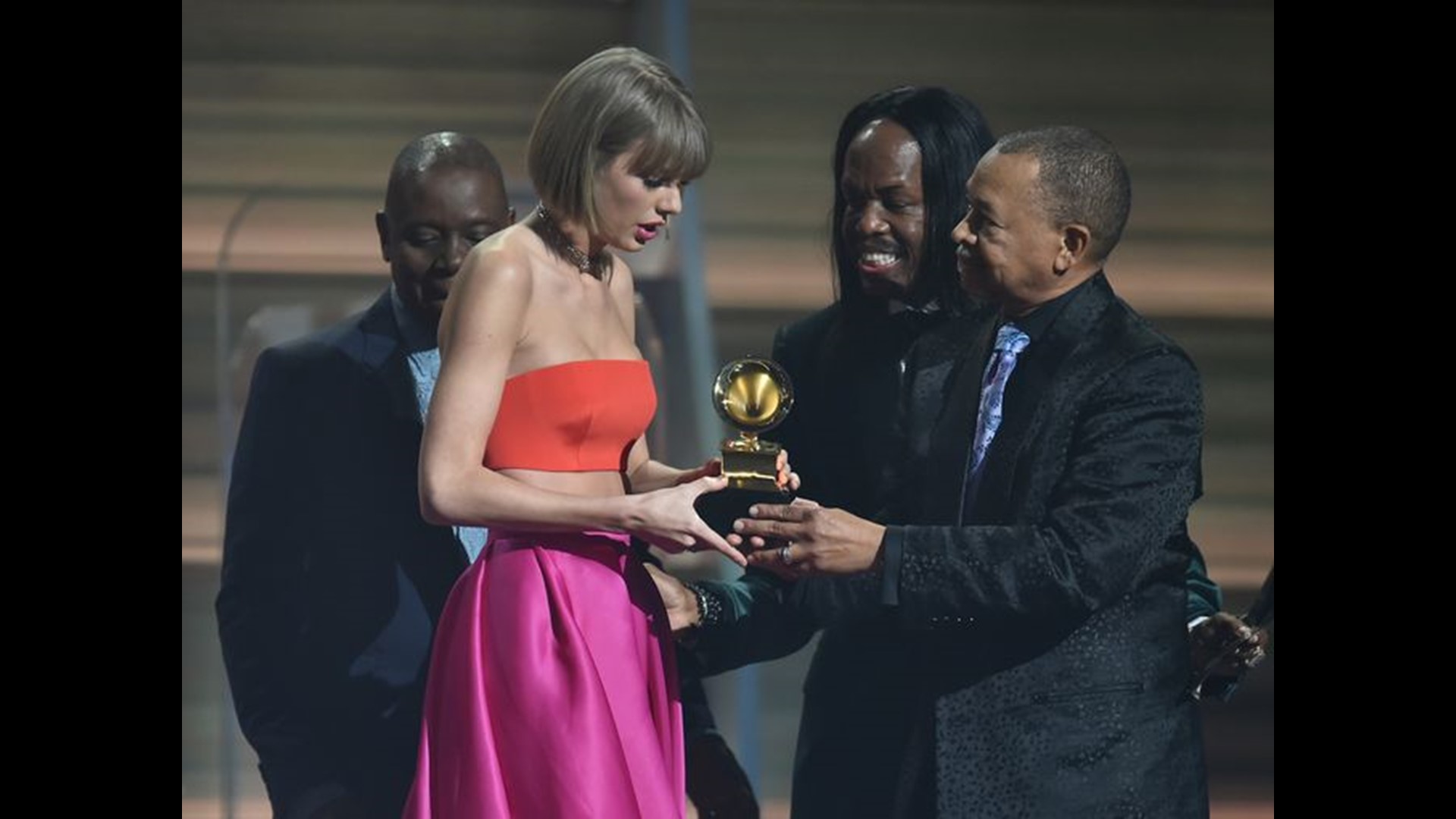 Adele surprises ill fan at the start of world tour | wgrz.com