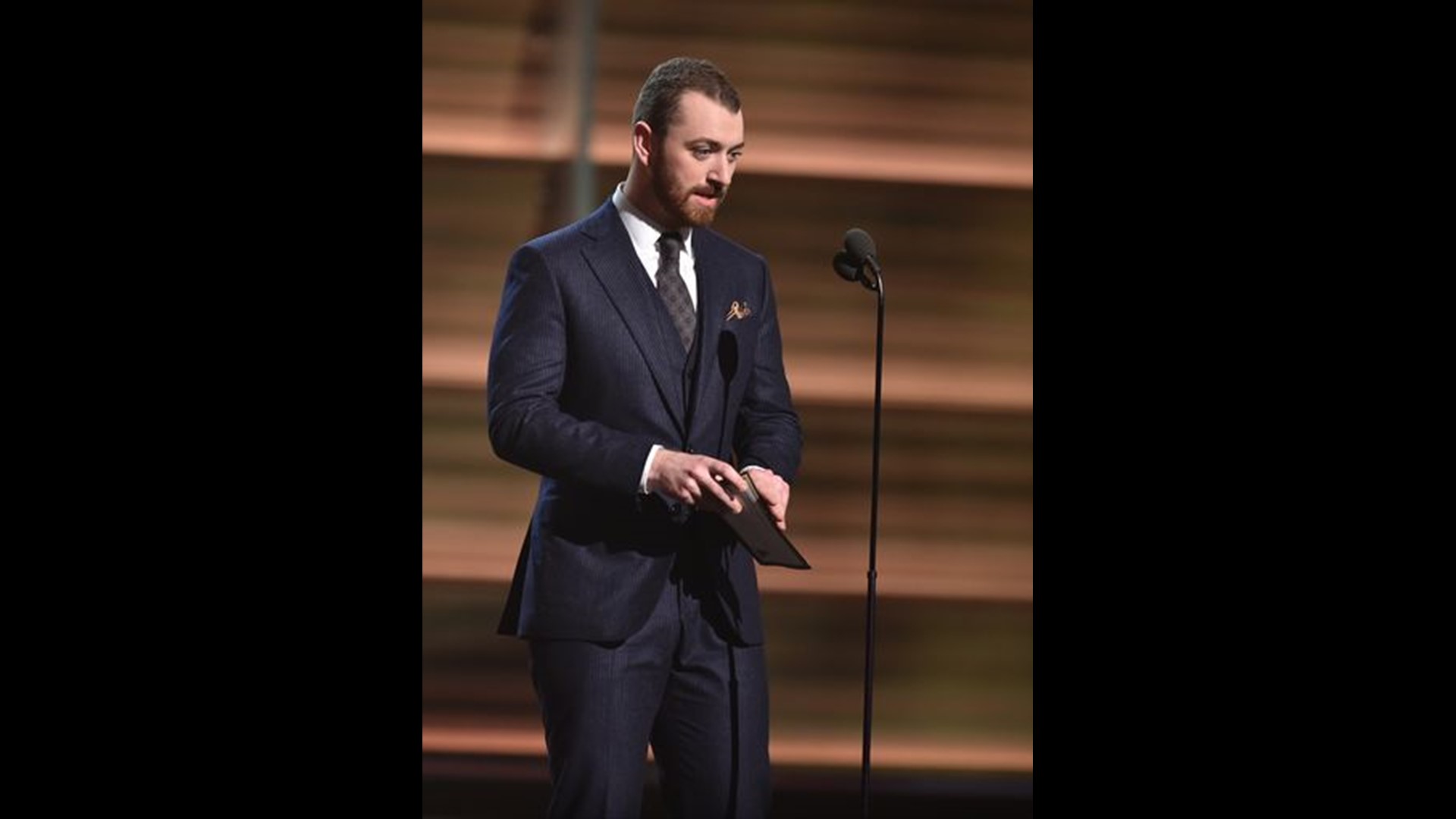 Adele surprises ill fan at the start of world tour | wgrz.com