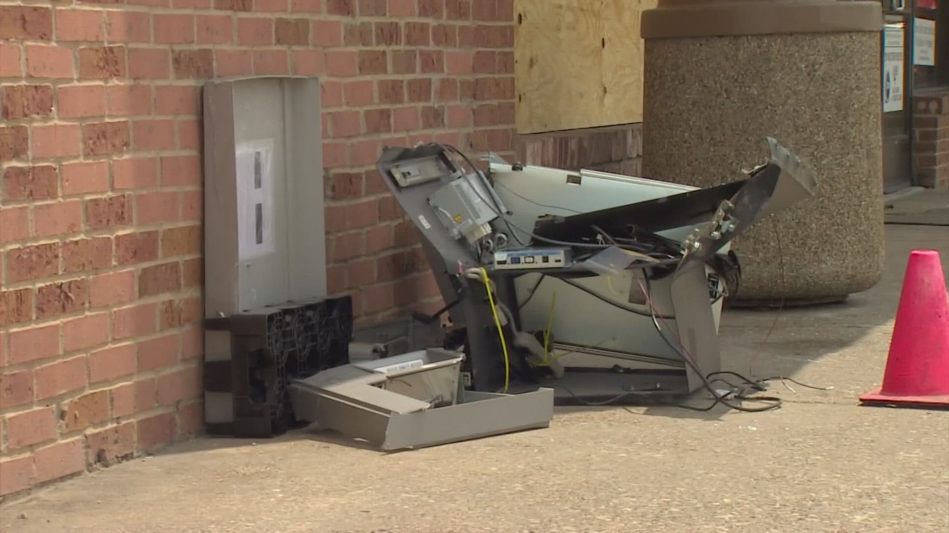 DFW ATM thefts: 8 arrested by Plano police | wgrz.com