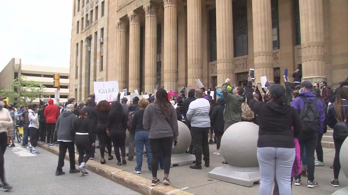 Hundreds protest in downtown Buffalo | wgrz.com