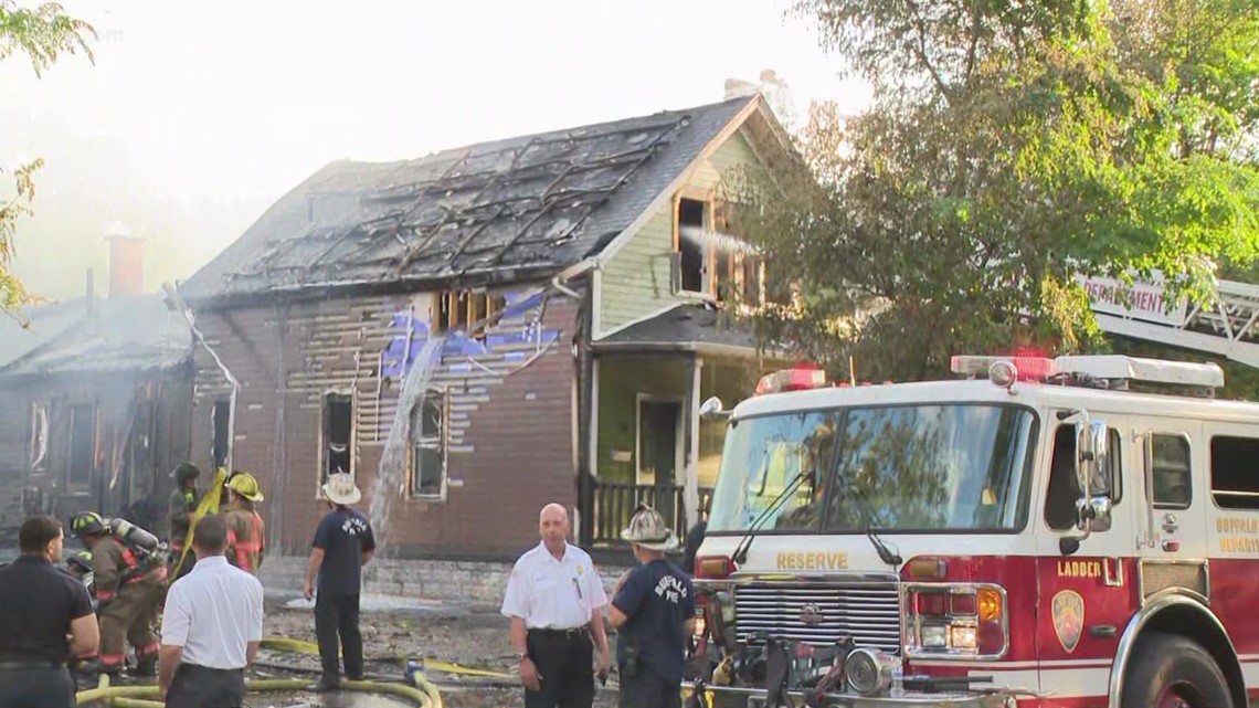 Fire breaks out early Tuesday morning on Buffalo's West Side | wgrz.com