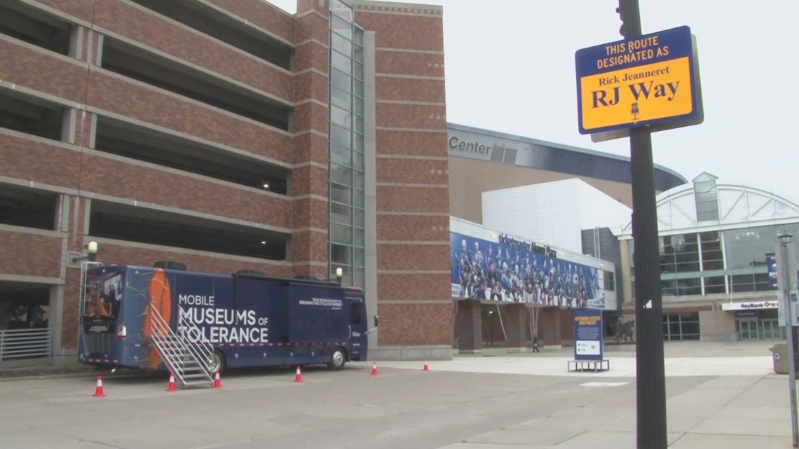 Mobile Museum of Tolerance visits Buffalo Sabres game | wgrz.com