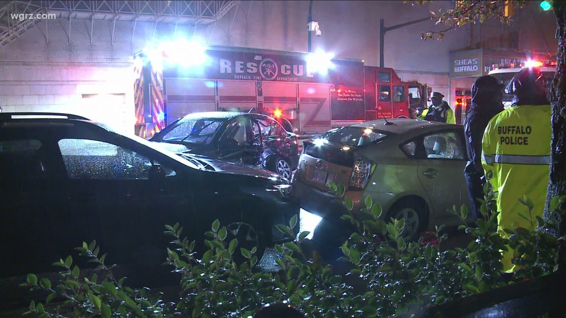 3 people injured in downtown Buffalo crash early Saturday morning ...