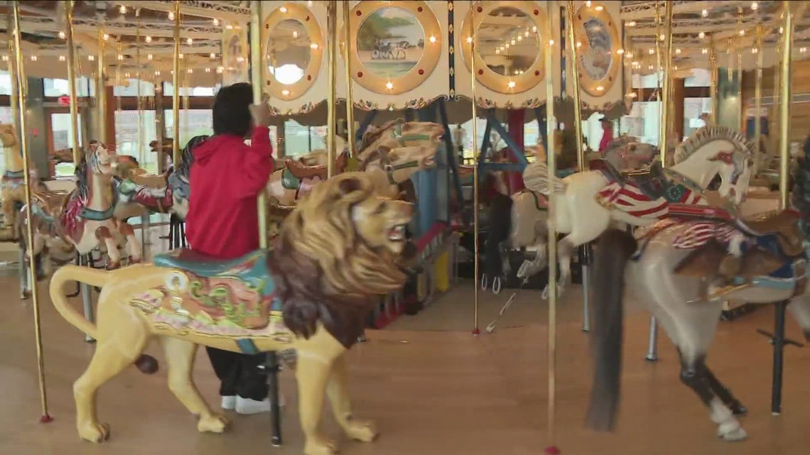 Canalside solar powered carousel opens | wgrz.com