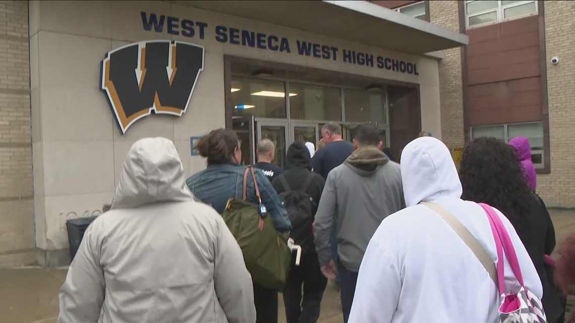 West Seneca teachers held a walk-in Thursday | wgrz.com