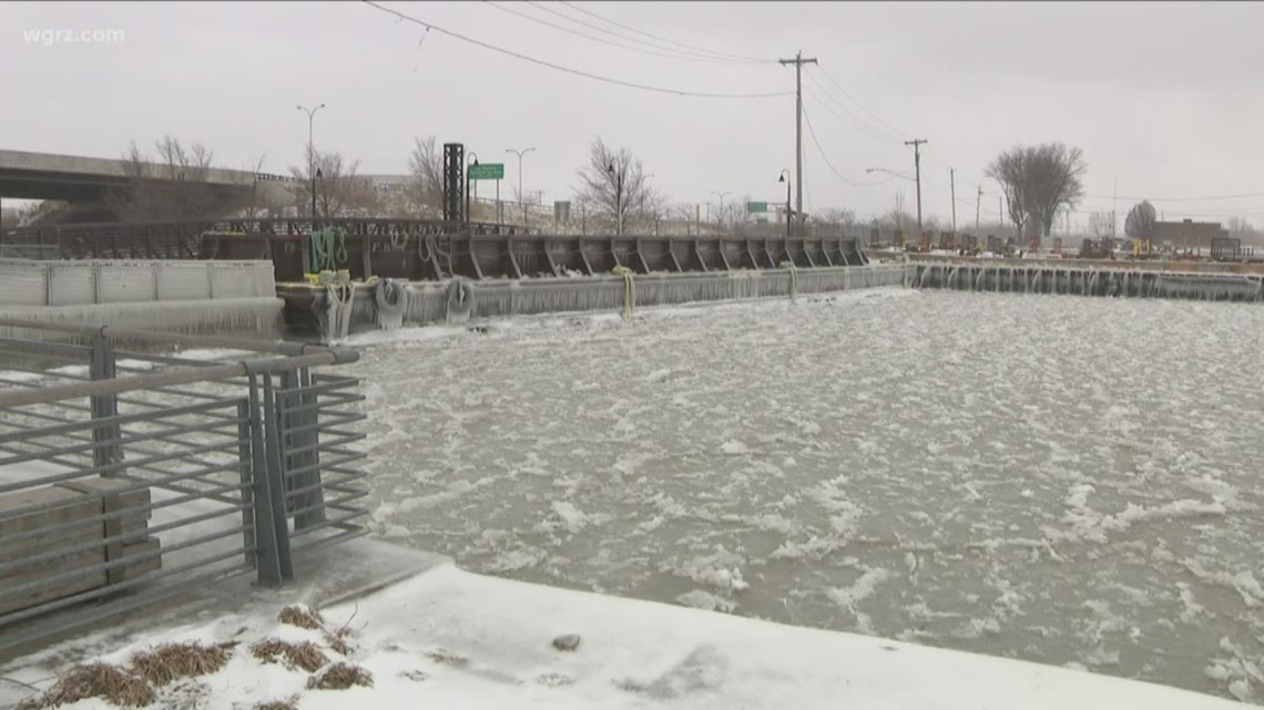 Loose barge hits pedestrian bridge in Buffalo | wgrz.com