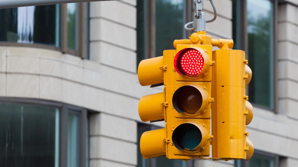 New traffic signal debuts on Route 5 | wgrz.com