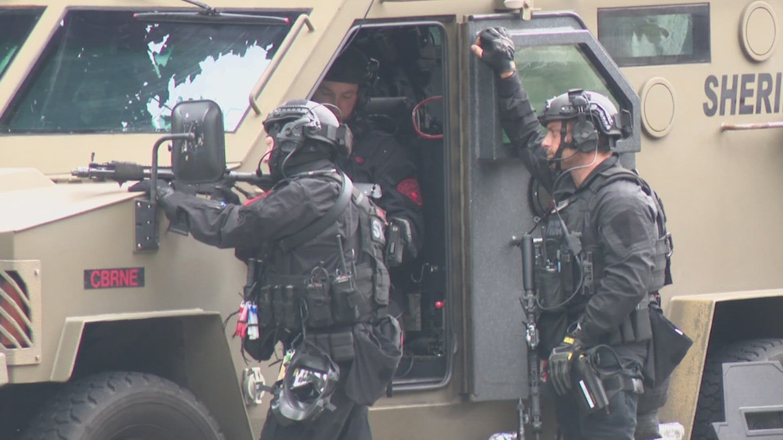 Police standoff on Bird Ave | wgrz.com