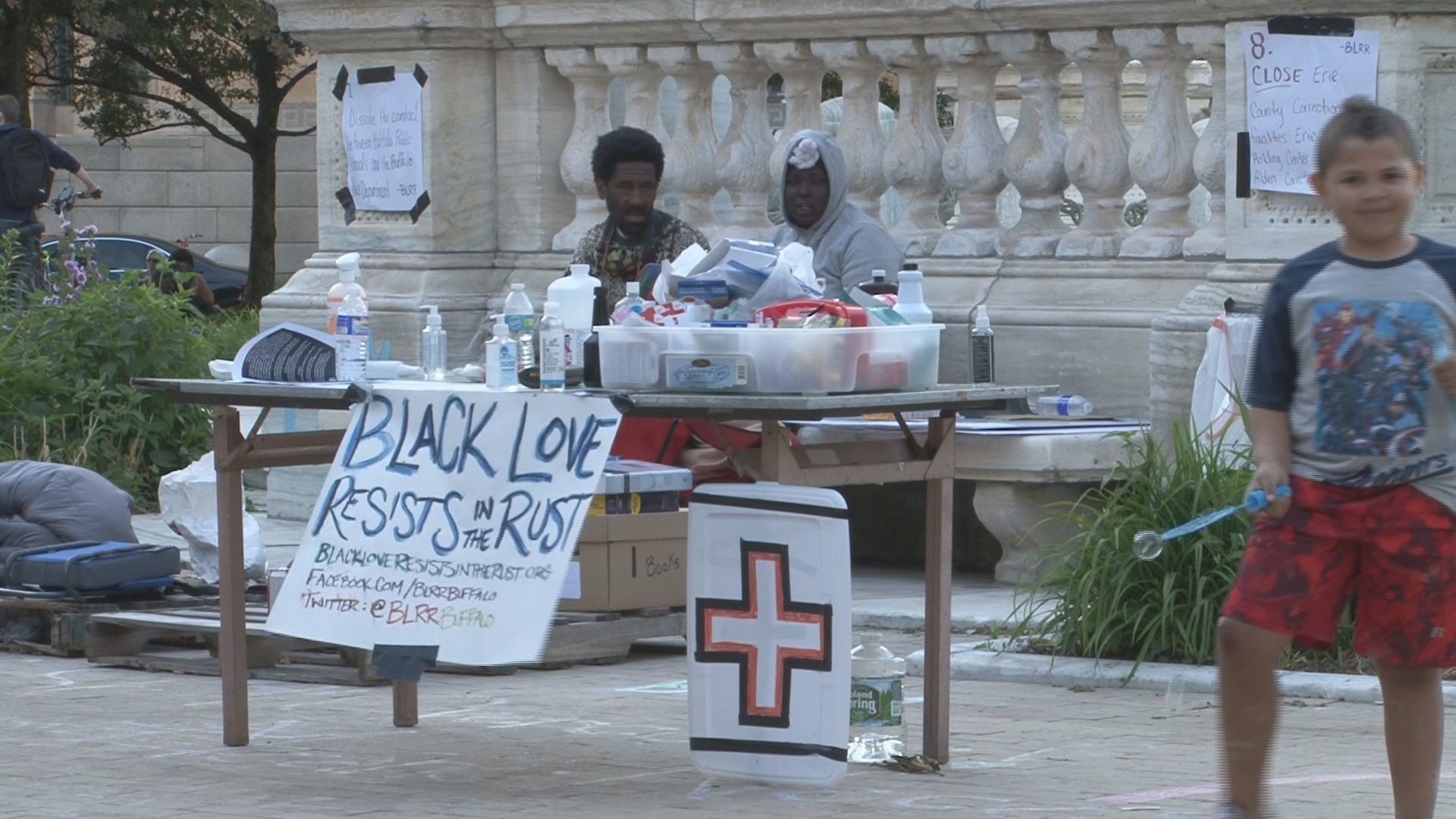 Niagara Square protesters ask for Deyanna Davis' release | wgrz.com