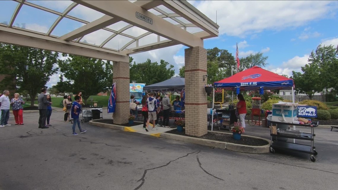 Former patient helps put on Bills tailgate at McAuley Residence | wgrz.com