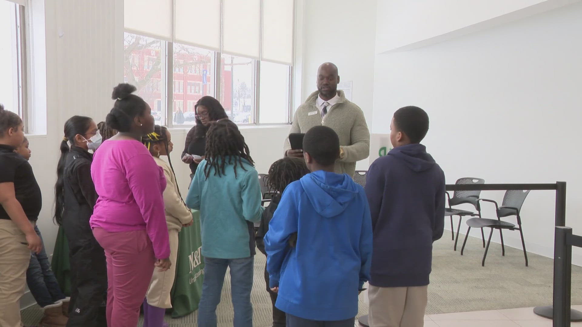 M&T Bank hosts financial literacy program for local fifth graders ...