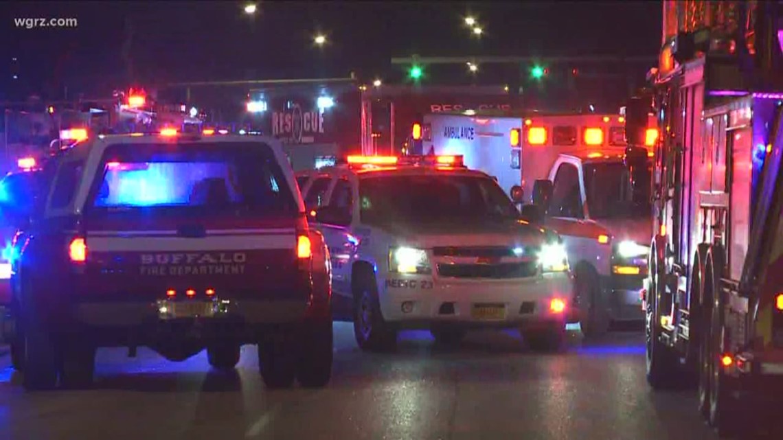 Buffalo Police investigate serious crash on Main Street | wgrz.com