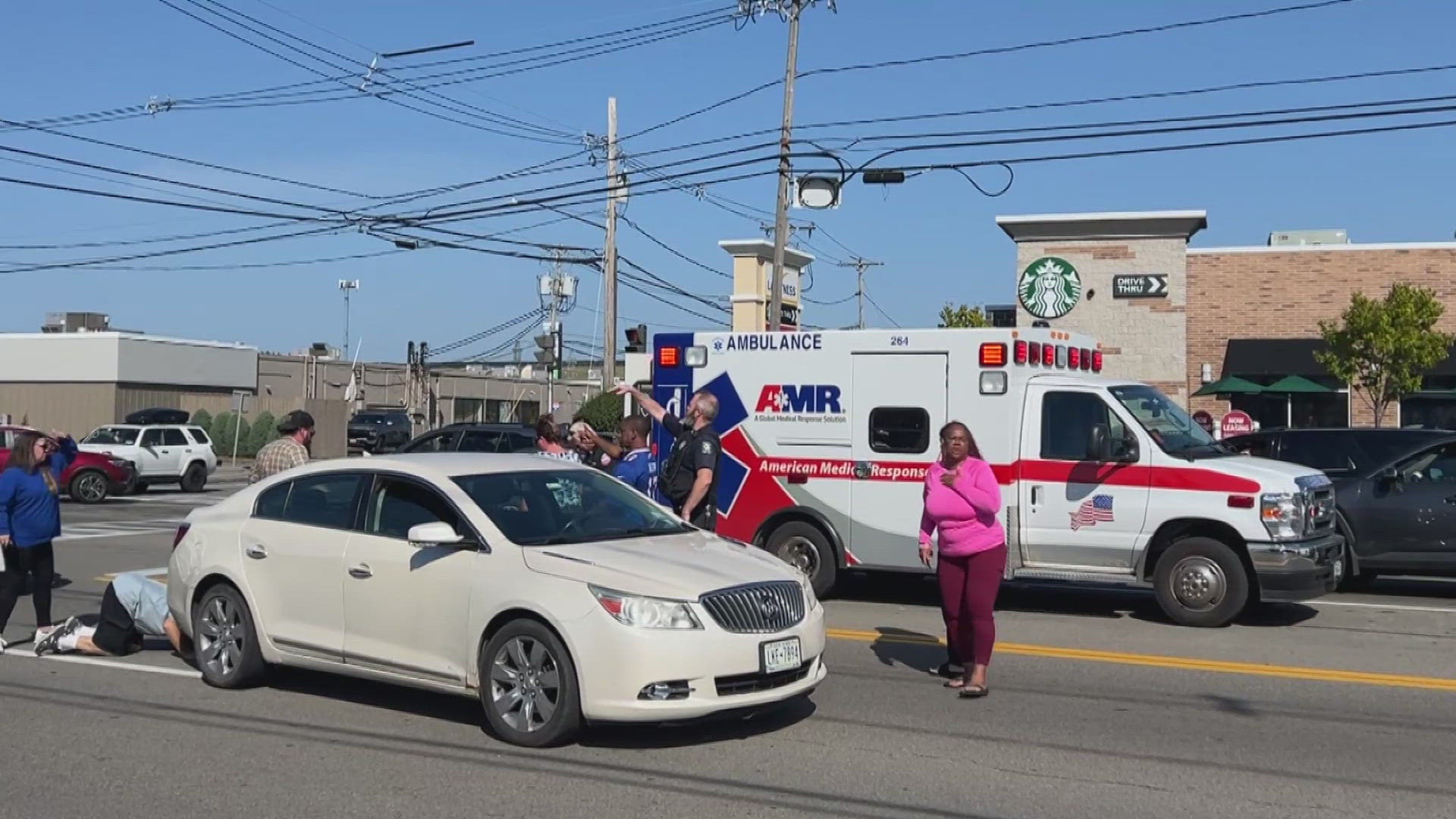 Pedestrian struck at Niagara Falls intersection, taken to ECMC | wgrz.com
