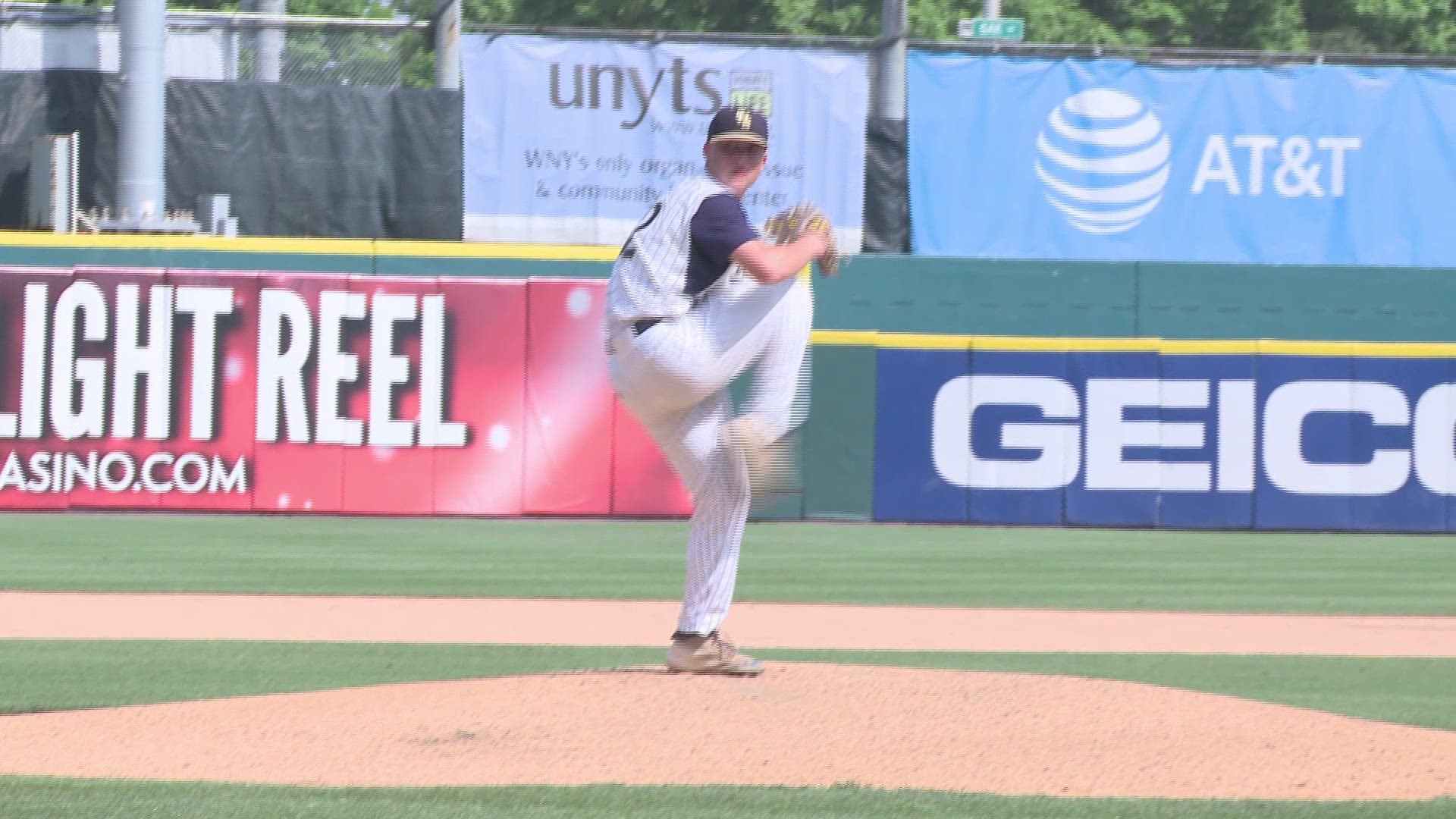 Dallas Signs With Padres | wgrz.com