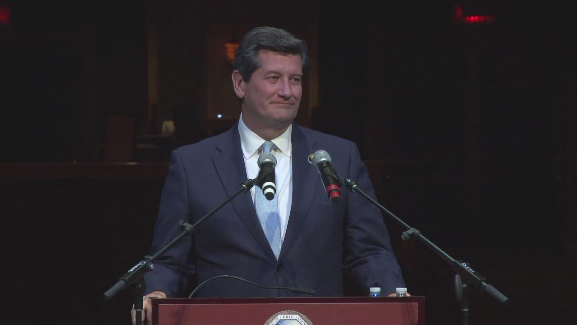 Lincoln Memorial Reflecting Pool gets a blue coating as Trump tackles ...