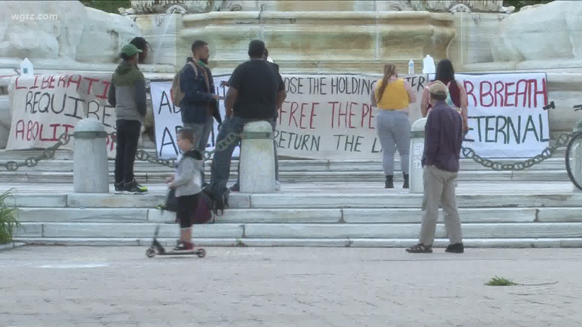 Niagara Square protesters ask for Deyanna Davis' release | wgrz.com
