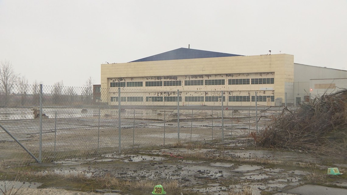 Tesla quietly moved crates, loaded pallets out of South Buffalo factory ...