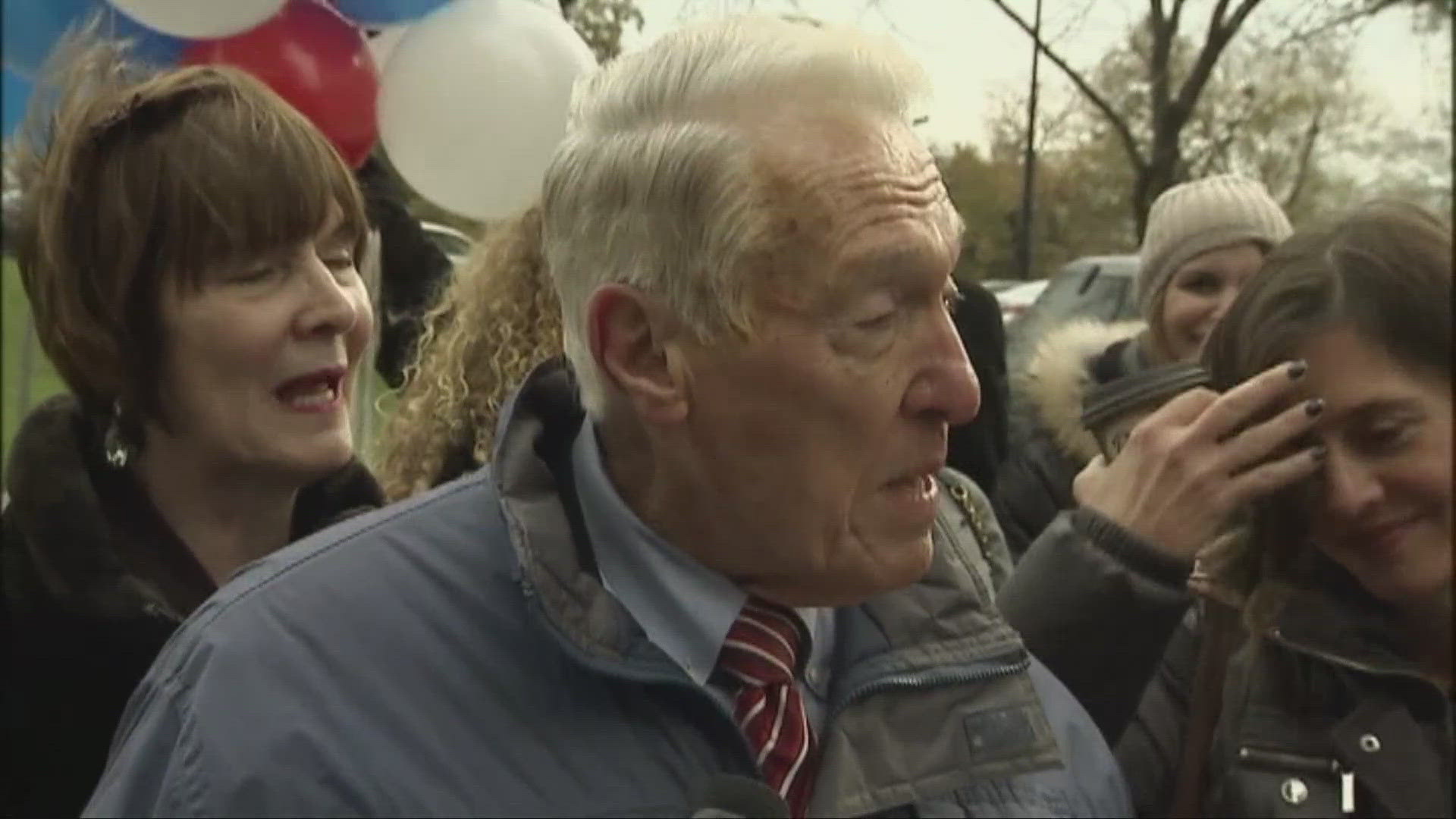 Marv Levy celebrates 100th birthday with Hall of Fame party | wgrz.com