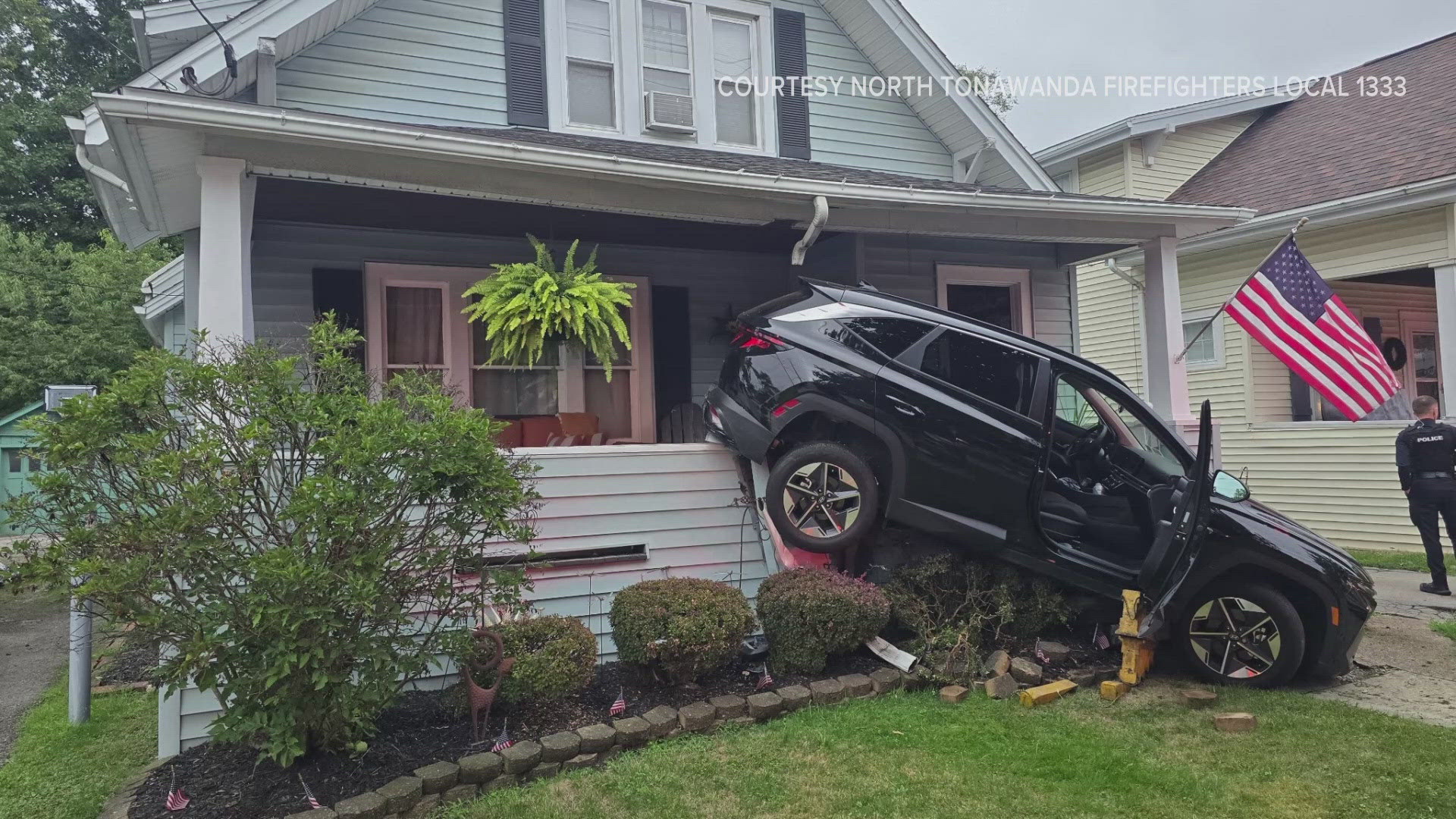 SUV crashes into North Tonawanda home, no injuries reported | wgrz.com