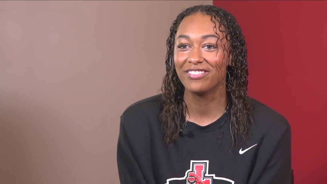 Madison Francis dunks for the 2nd time this month | wgrz.com