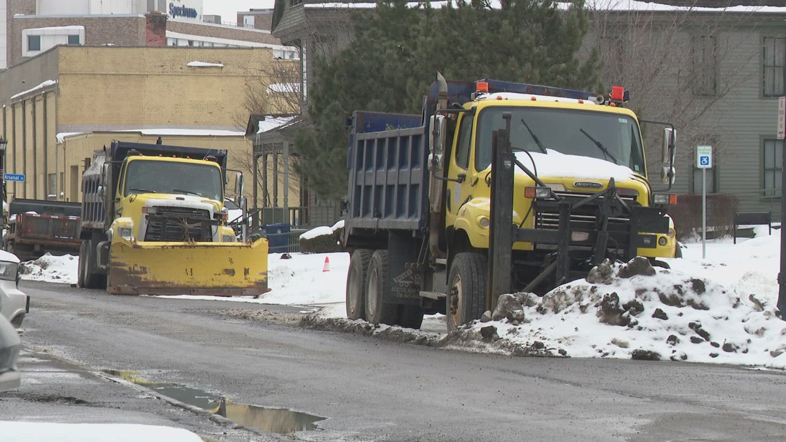 Buffalo snow plow fleet cut in half to 14 as weather takes toll | wgrz.com