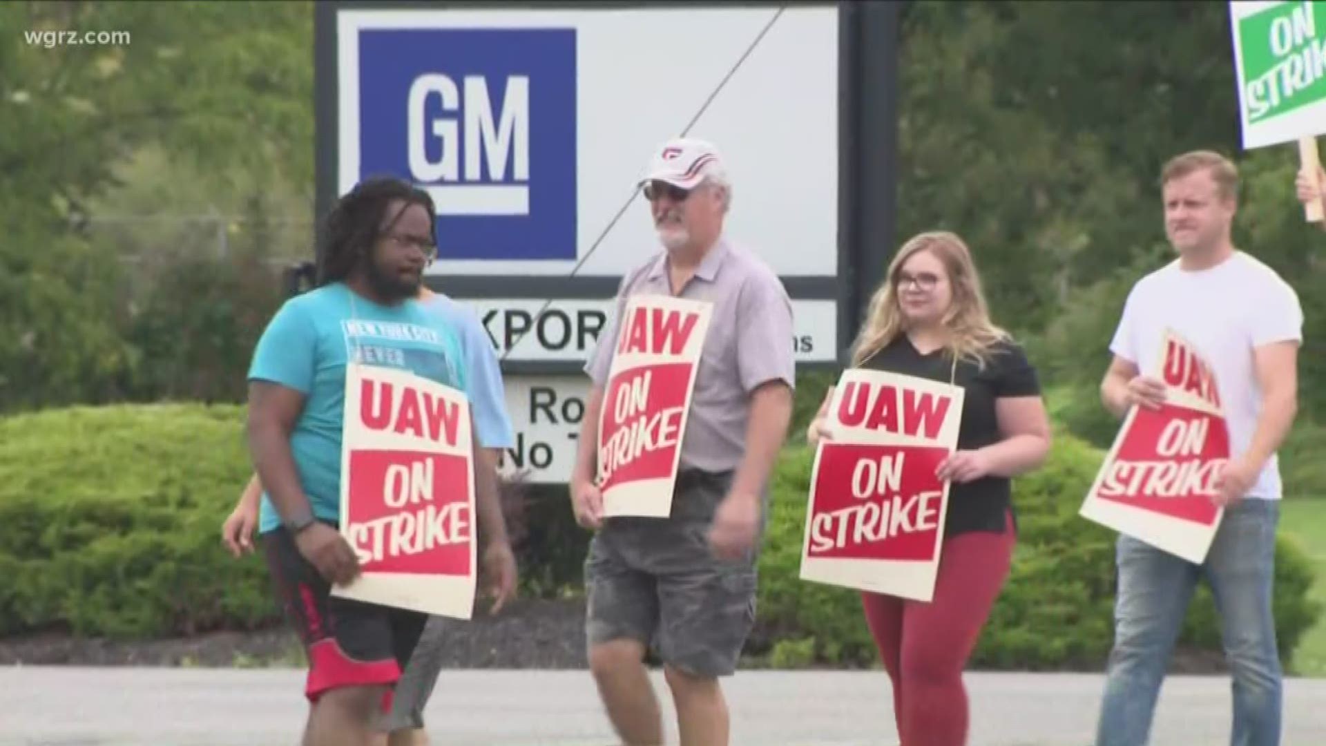 4,300 Ford and GM workers at center of possible UAW strike | wgrz.com