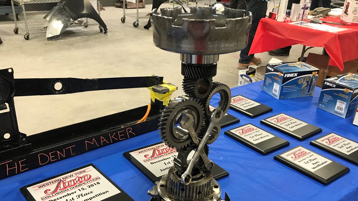 High school students compete in Auto Collision Competition | wgrz.com