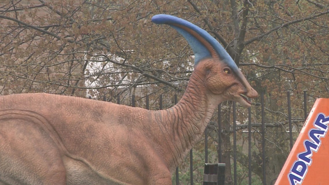 Eleven lifelike dinosaurs move into the Buffalo Zoo for the summer ...