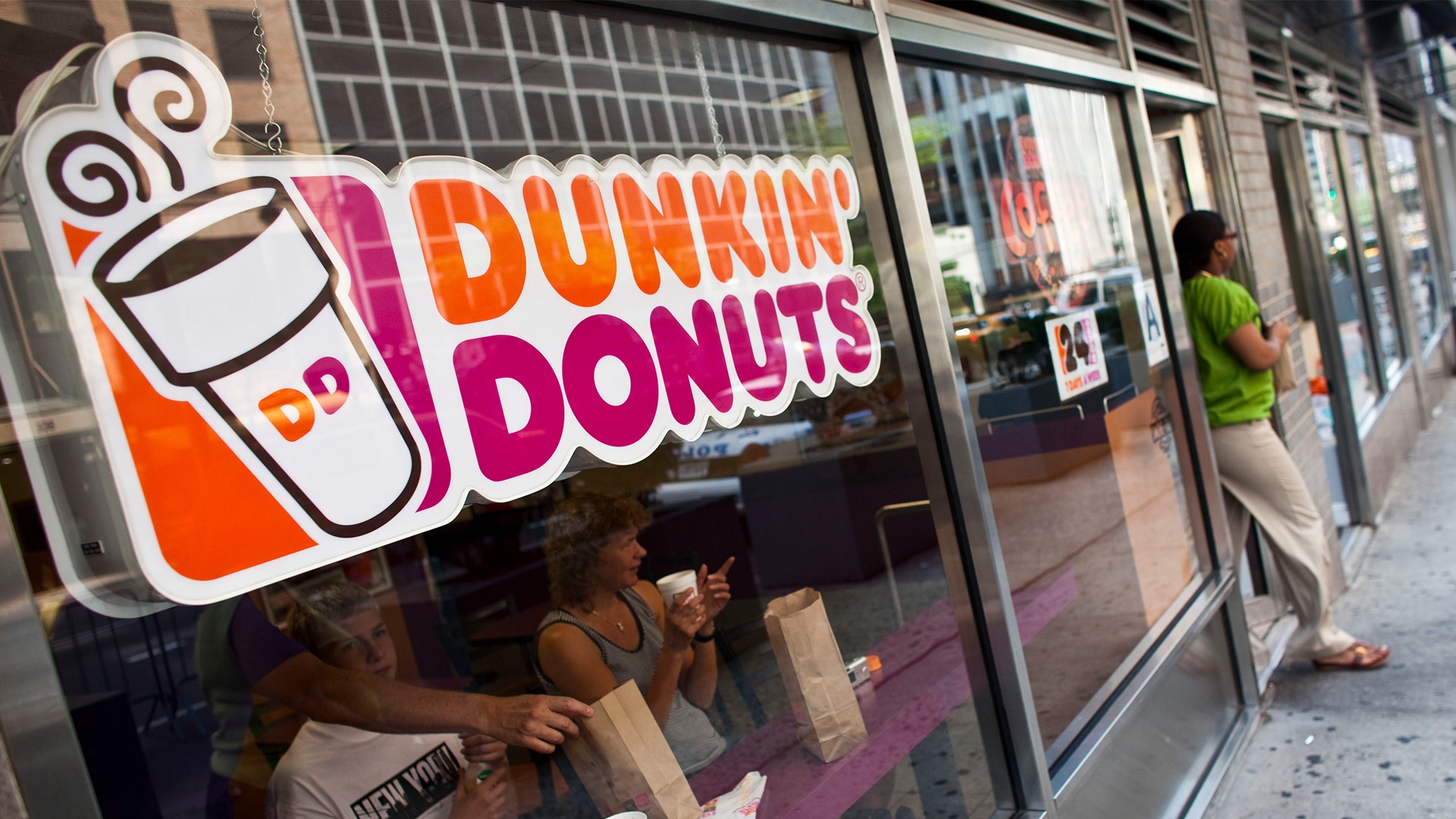 Dunkin offers free coffee this April Fools' Day | wgrz.com