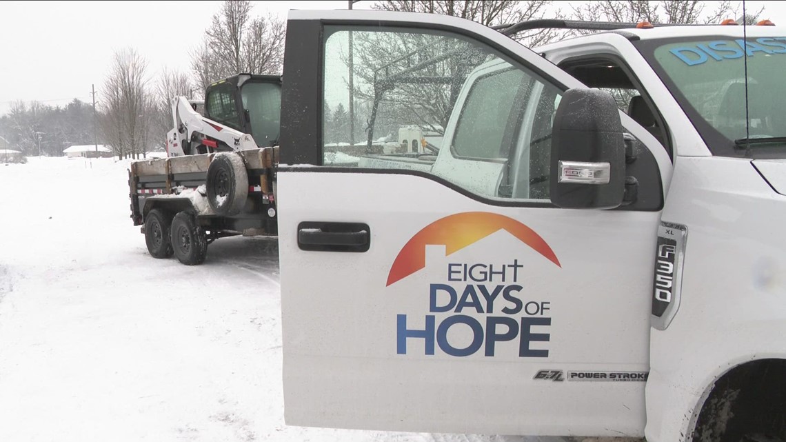 Volunteers plunge into the snow removal process | wgrz.com