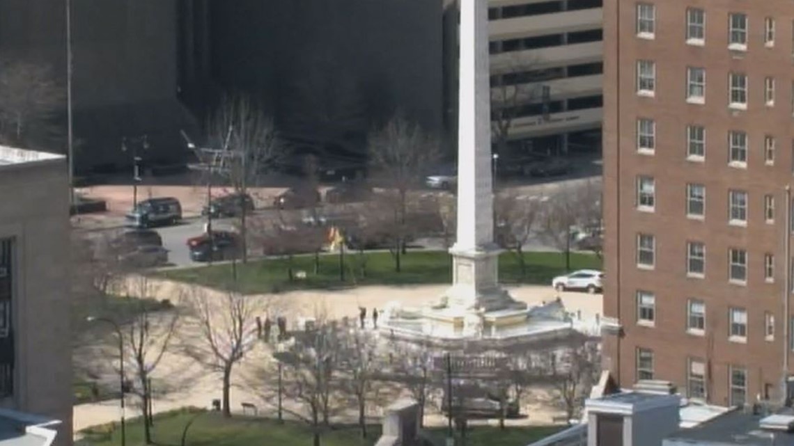 Protest in Niagara Square against NYS on Pause order | wgrz.com