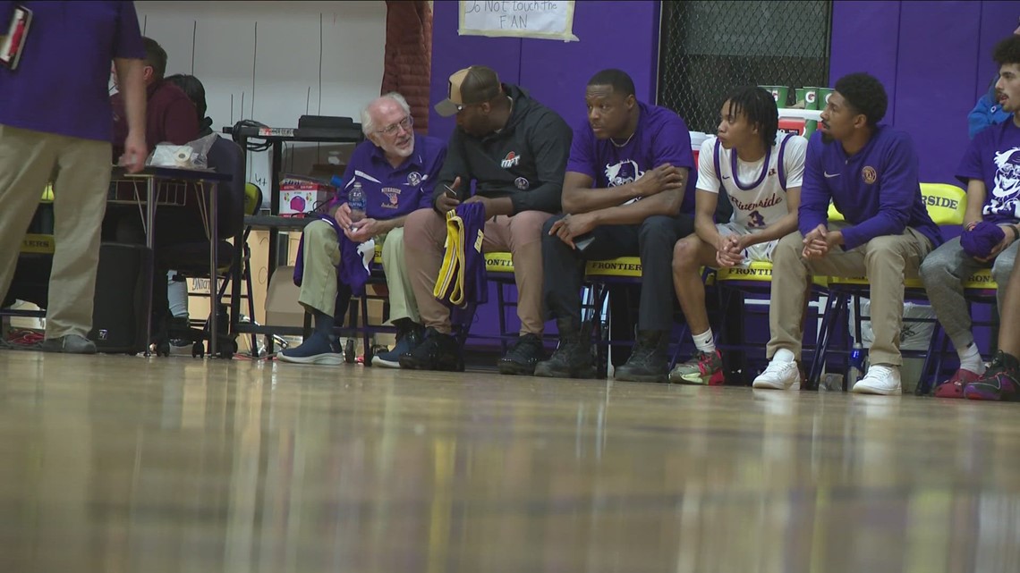 Riverside gym dedicated in honor of former basketball coach | wgrz.com