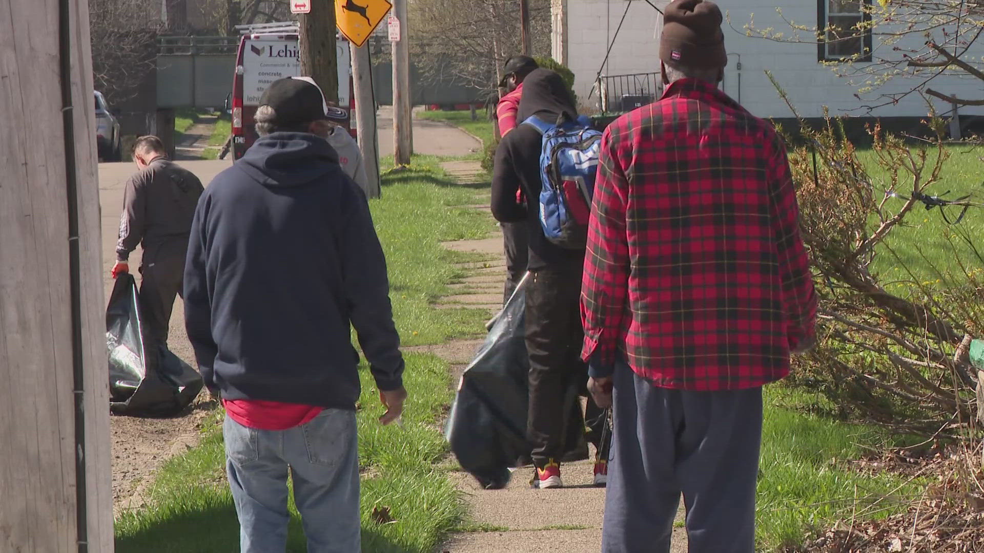In Buffalo, homeless men work to clean up East Side neighborhood | wgrz.com