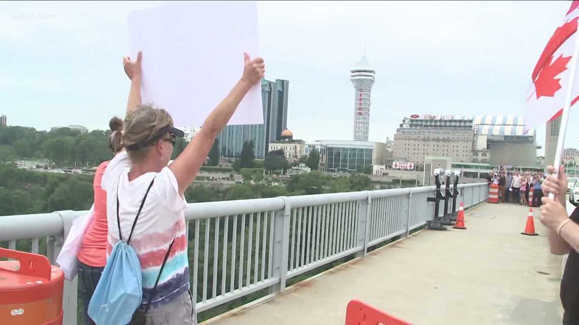 Rainbow Bridge protest puts focus on reopening U.S.-Canada border ...