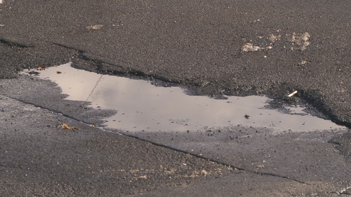 Domino's Pizza paying to fill Lockport potholes | wgrz.com