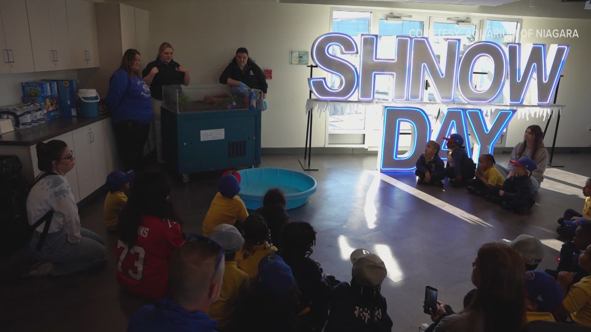'Shnow Day' at the Aquarium of Niagara with Buffalo Bills player Dion ...