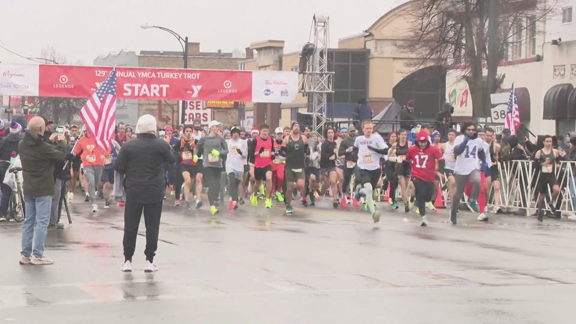 Thanksgiving blessing comes to Buffalo, Turkey Trot run | wgrz.com