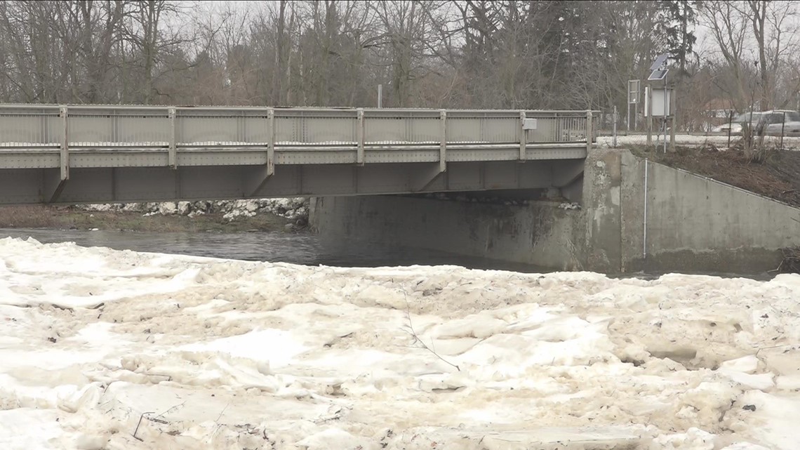 WNYers see effects of snowstorms on gutters, flooding | wgrz.com