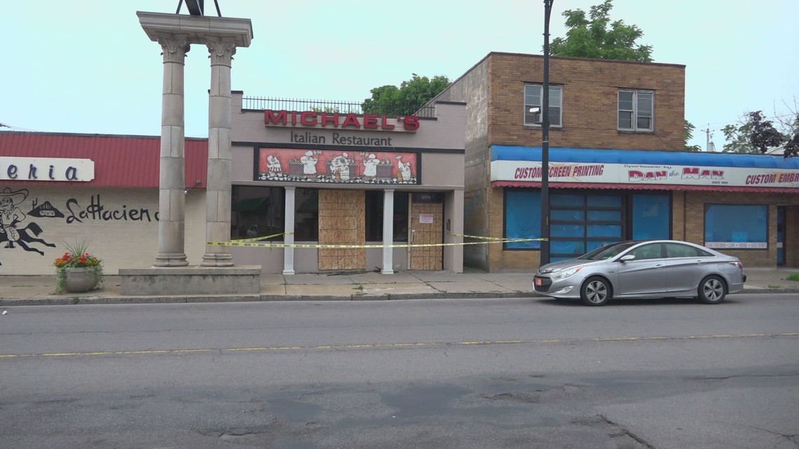 Niagara Falls community 'heartbroken' after iconic Michael's Italian Restaurant experiences fire ...
