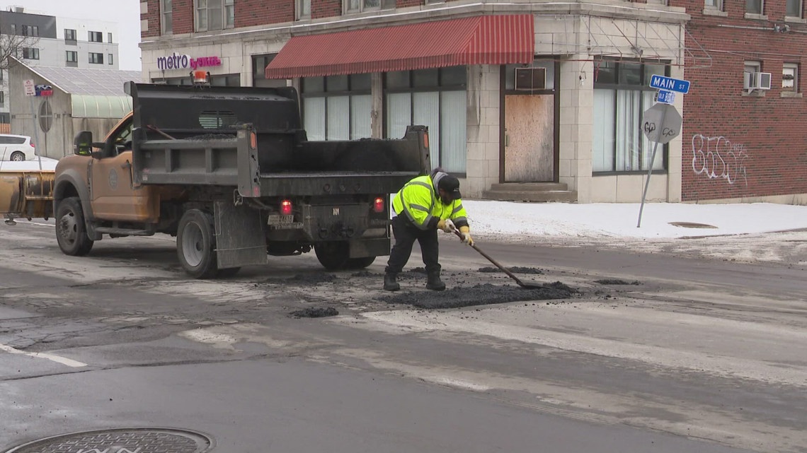 Erie County crews continue to fix potholes | wgrz.com