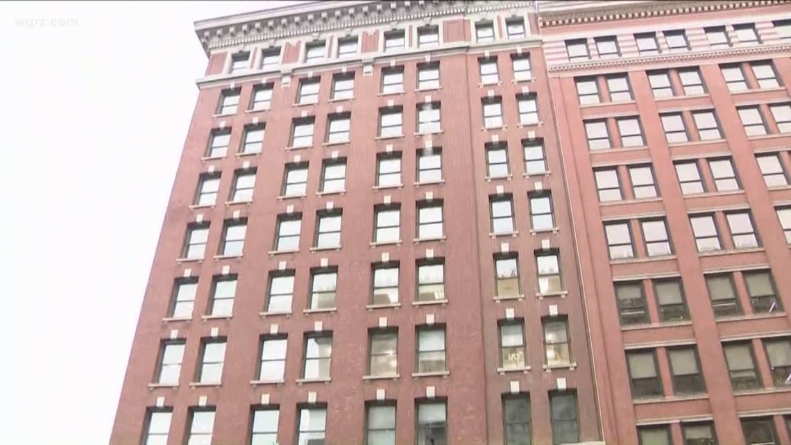 One Injured After Platform Collapsed Downtown | wgrz.com