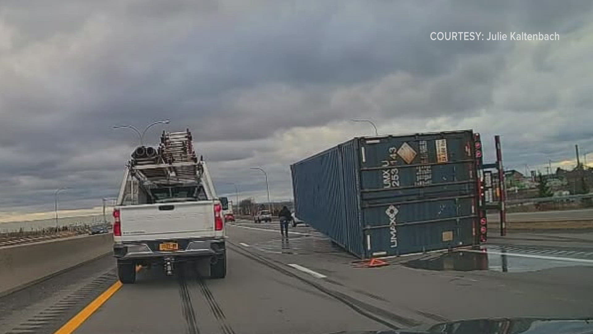 Buffalo Skyway closes after crash; NYSDOT bans empty trucks on major ...