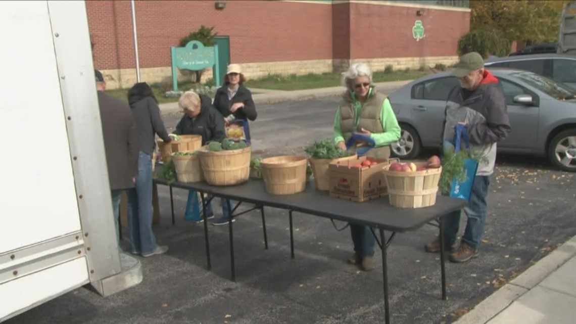 Mobile food market brings fresh produce to Buffalo's Old First Ward ...